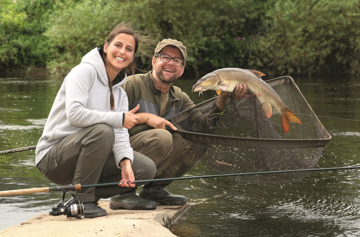 Claudia Darga ist für Rute & Rolle am River Wye - Rute & Rolle