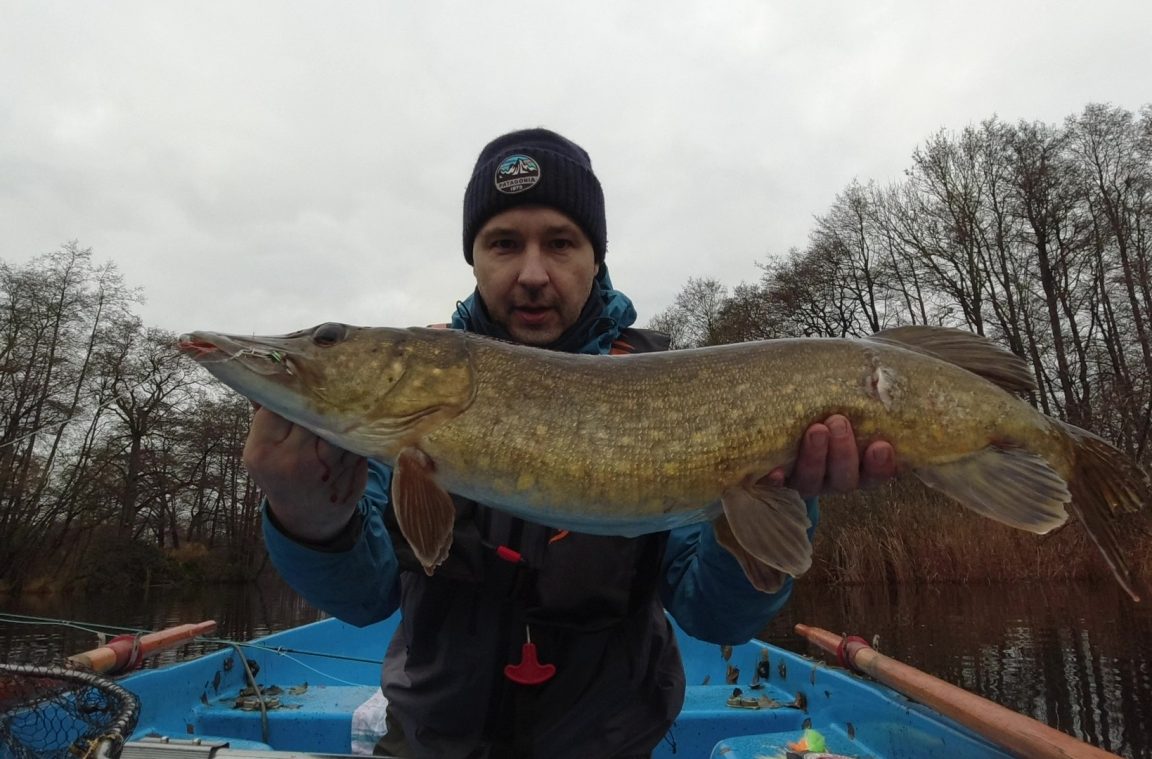 Mit uns am Wasser auf Hecht - FISCH & FLIEGE - RUTE & ROLLE